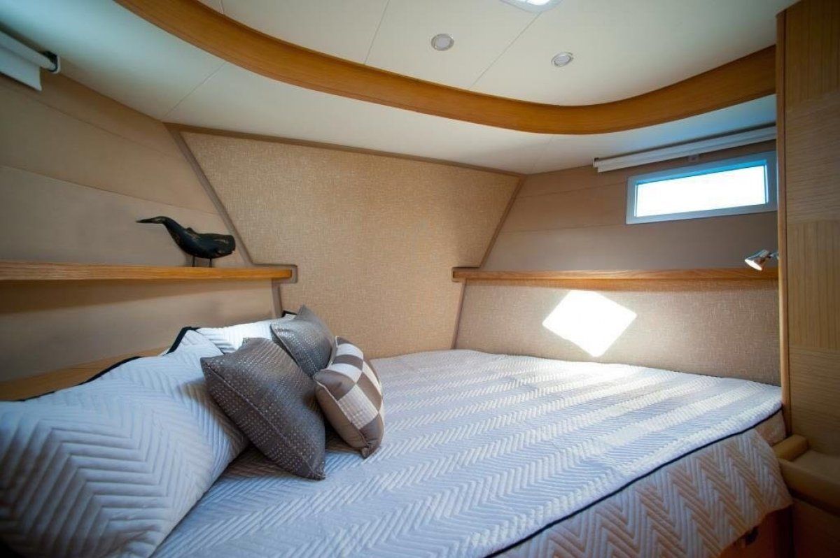 2019 North Harbour Motor Yachts Sedan 42 | Boat Research | Yachthub
