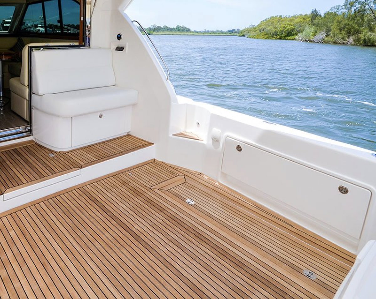 2019 Riviera 43 Open Flybridge | Boat Research | Yachthub