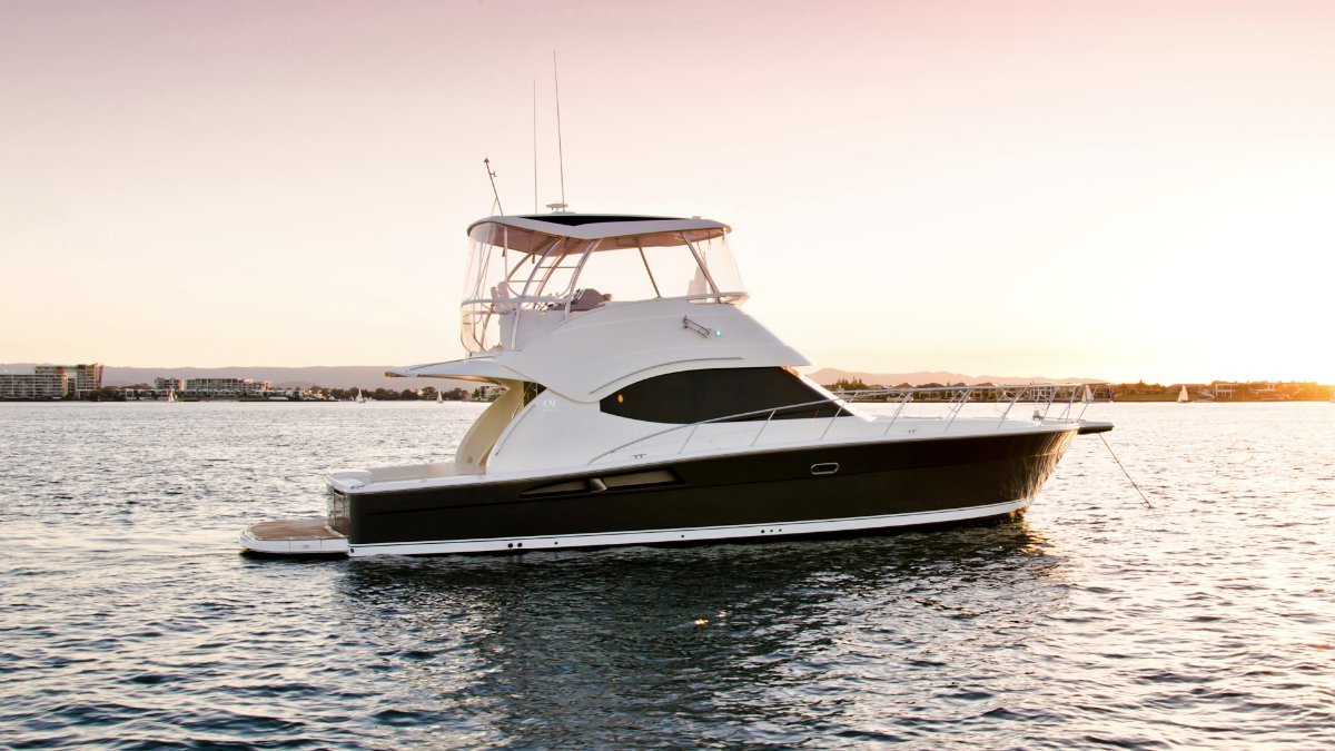 2019 Riviera 45 Open Flybridge | Boat Research | Yachthub