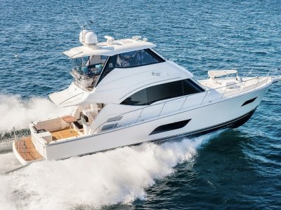 2019 Riviera 52 Enclosed Flybridge | Boat Research | Yachthub