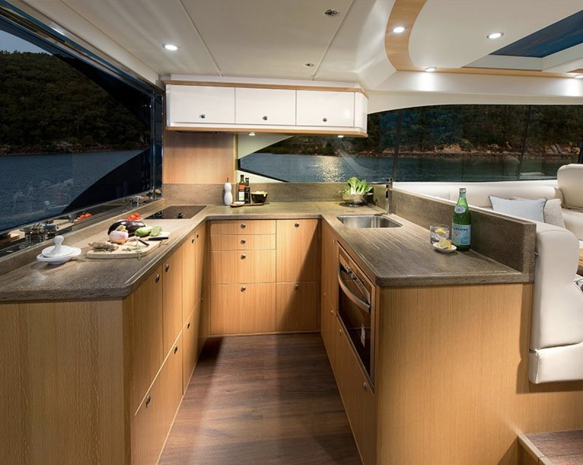 2019 Riviera 52 Enclosed Flybridge | Boat Research | Yachthub