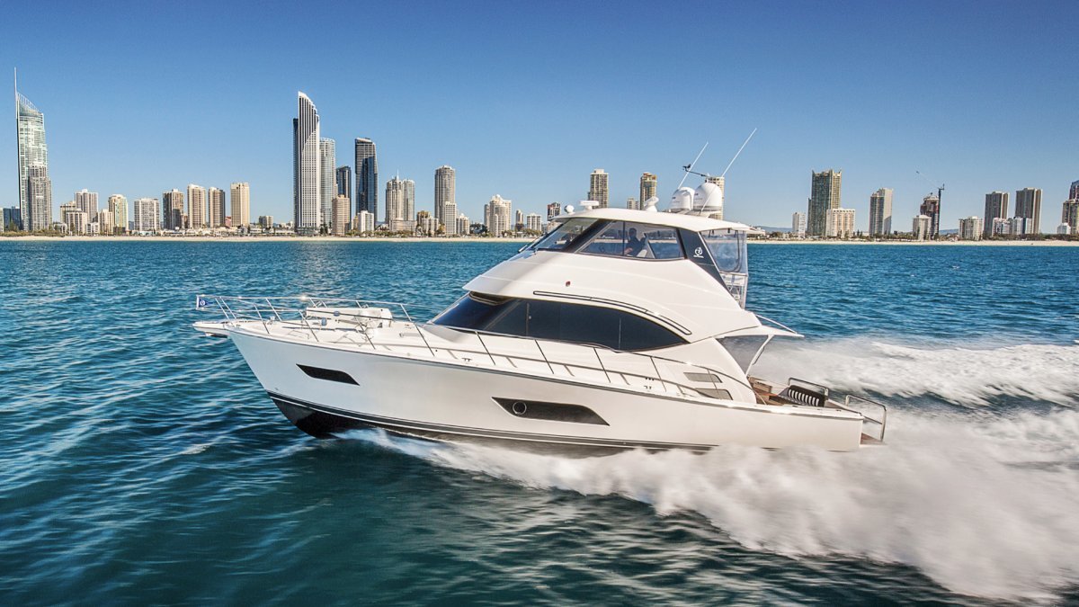 2019 Riviera 52 Enclosed Flybridge | Boat Research | Yachthub