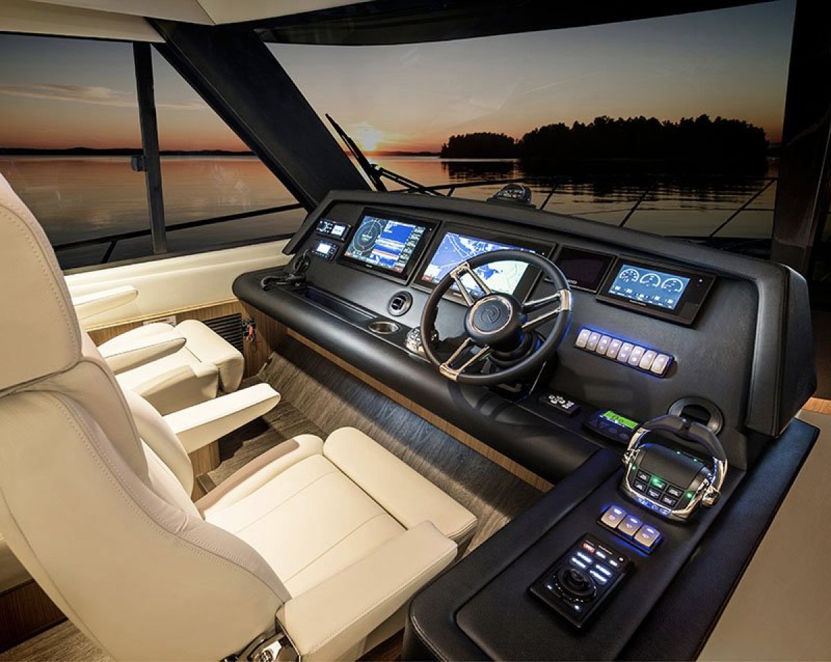 2019 Riviera 525 Suv | Boat Research | Yachthub