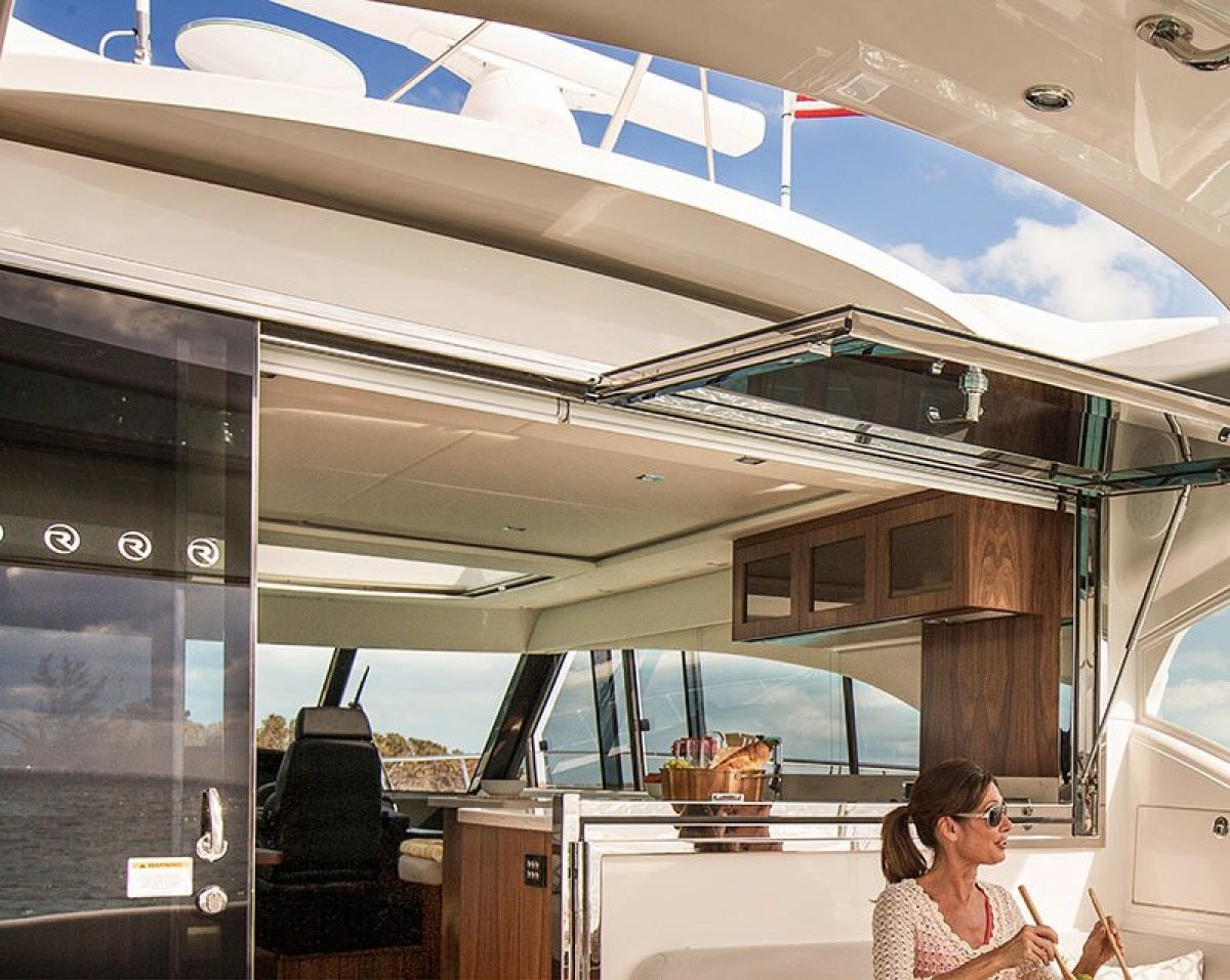 2019 Riviera 5400 Sport Yacht | Boat Research | Yachthub
