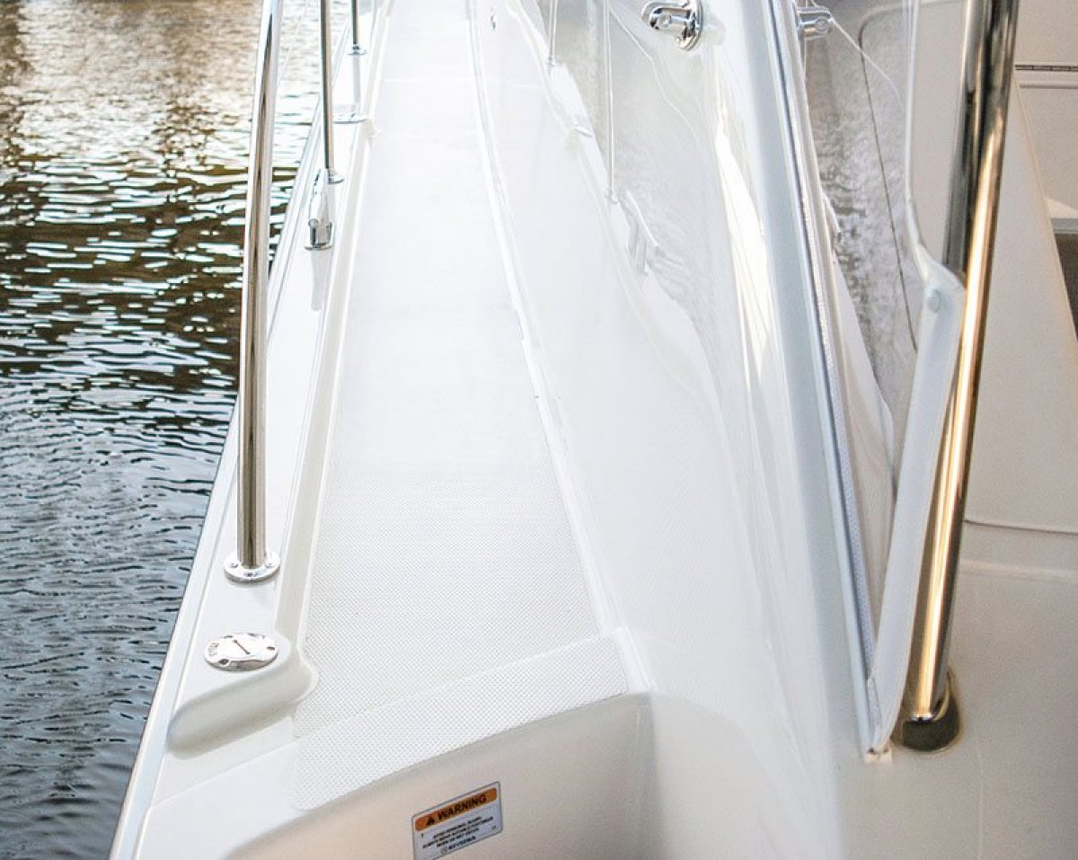 2019 Riviera 575 Suv | Boat Research | Yachthub