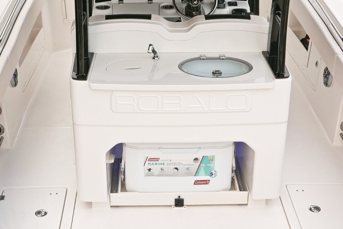 2019 Robalo 302 | Boat Research | Boats Online