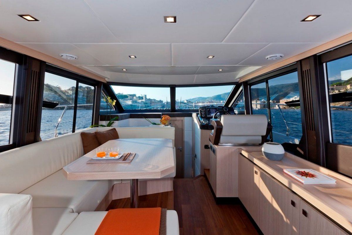 2020 Absolute 40 Fly | Boat Research | BoatsOnline