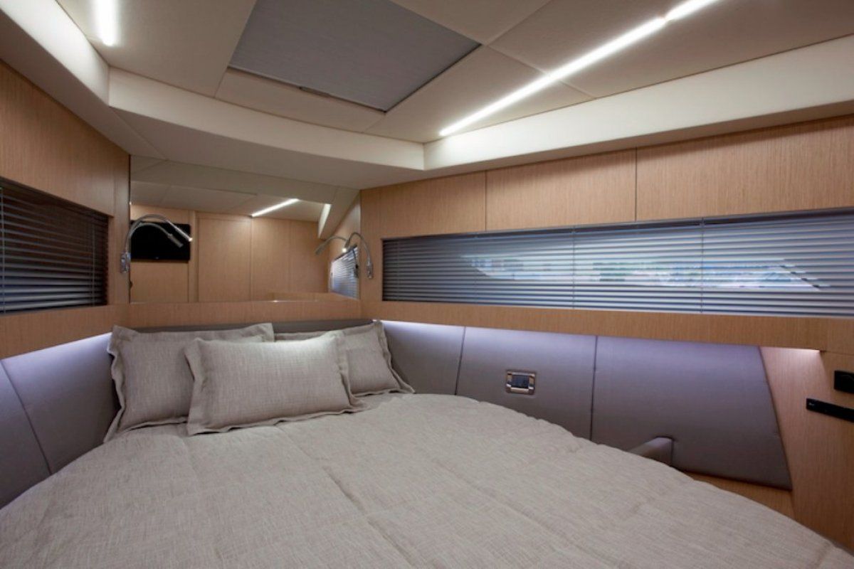 2020 Chris Craft Commander 44 | Boat Research | Yachthub