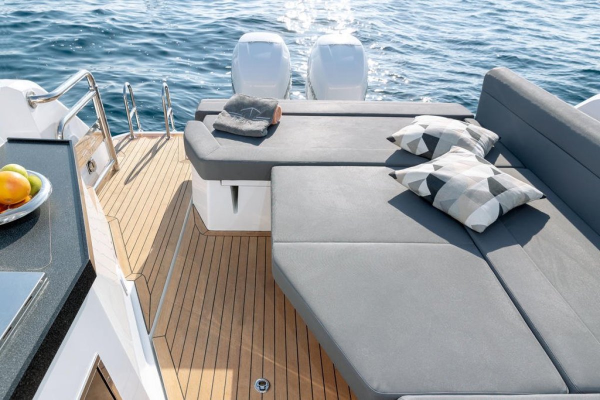 2020 Sealine S330v | Boat Research | Yachthub