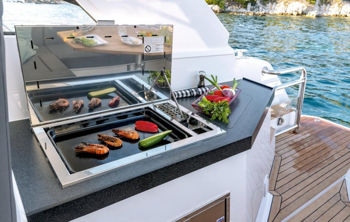 2020 Sealine S330v | Boat Research | Yachthub