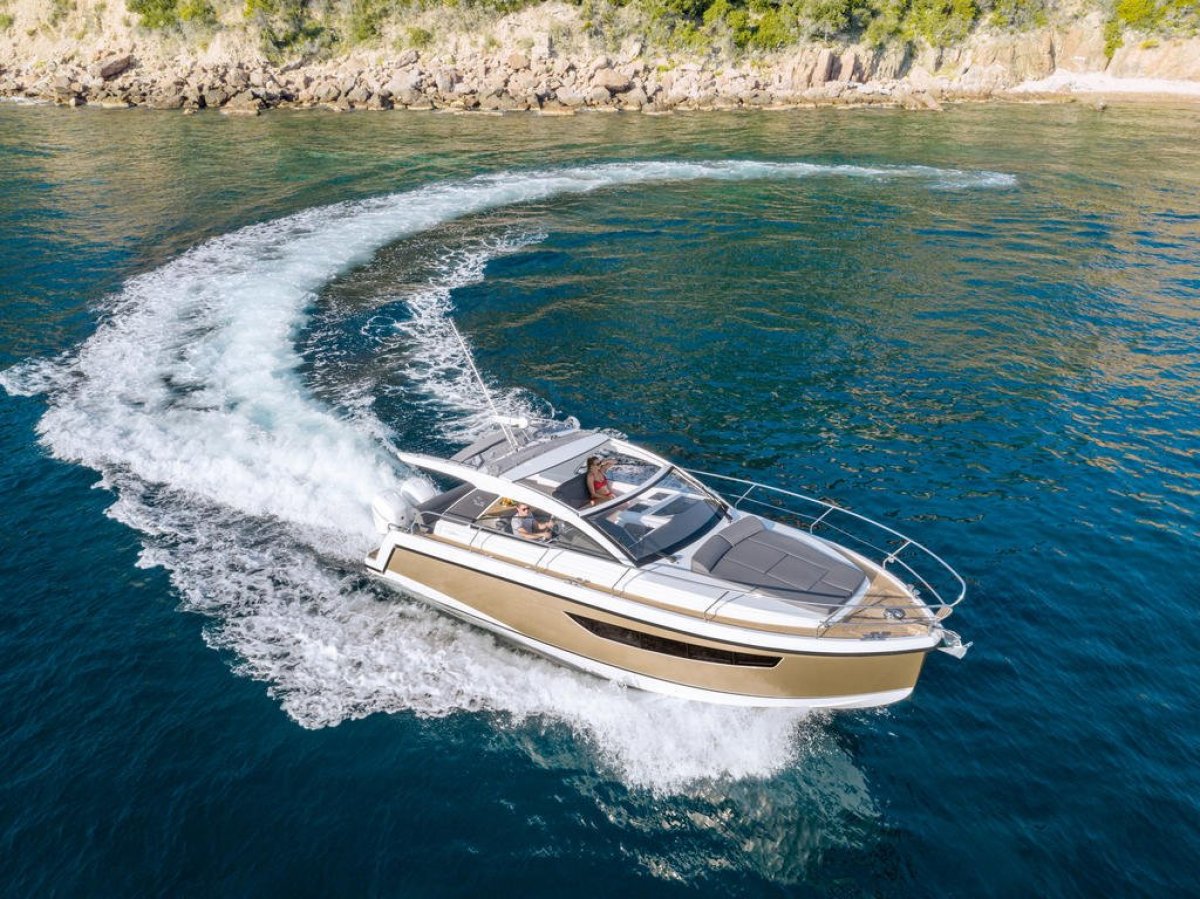 2020 Sealine S330v | Boat Research | Yachthub