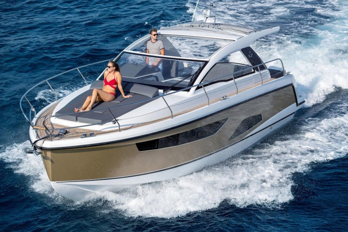 2020 Sealine S330v | Boat Research | Yachthub
