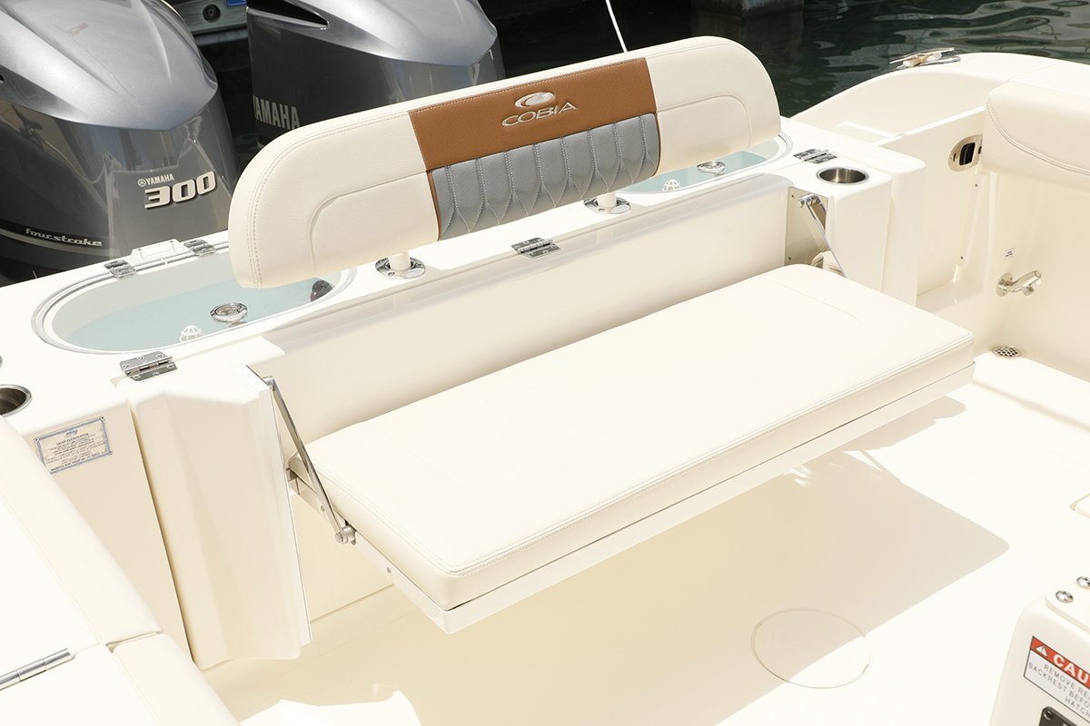 2020 Cobia 301 Centre Console | Boat Research | BoatsOnline