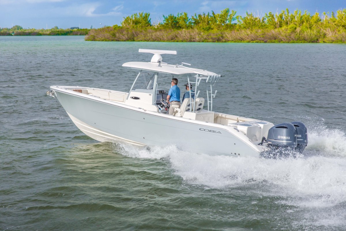2020 Cobia 320 Centre Console | Boat Research | Boats Online