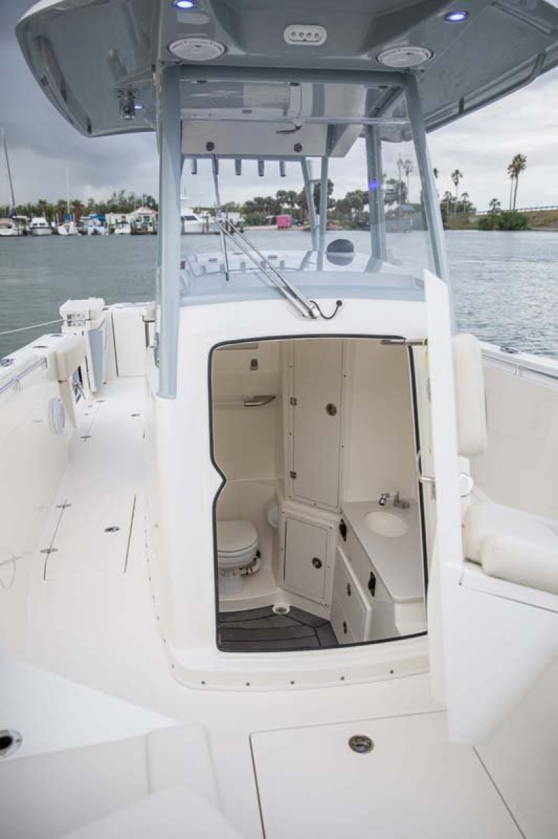 2020 Cobia 320 Centre Console | Boat Research | Yachthub