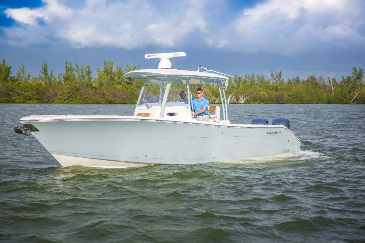 2020 Cobia 320 Centre Console | Boat Research | Yachthub