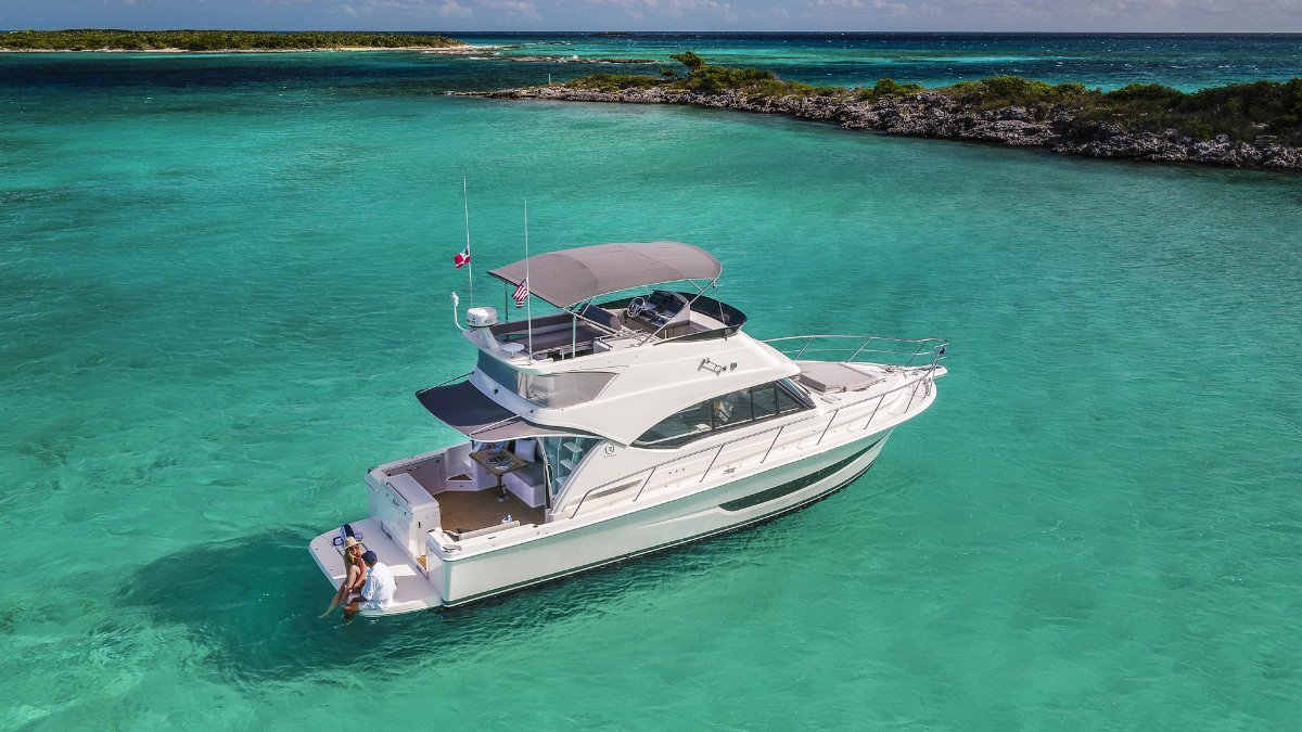 2019 Riviera 39 Open Flybridge | Boat Research | Yachthub