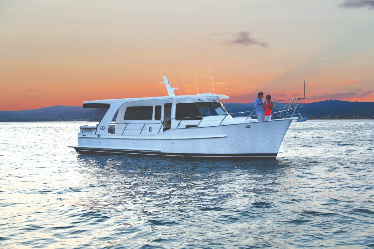 2019 Integrity 380 Sedan | Boat Research | Boats Online