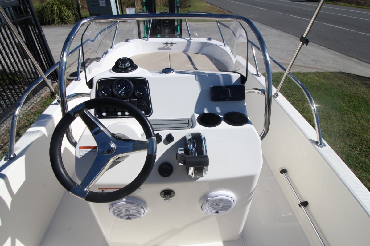 2020 Boston Whaler 170 Dauntless | Boat Research | Yachthub