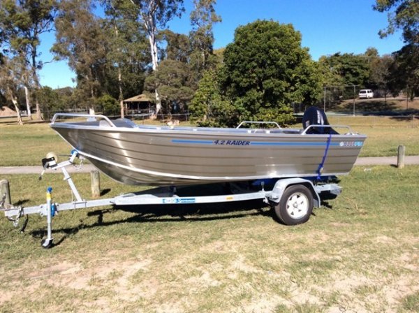 2015 Bluefin 4.20 Raider | Boat Research | Boats Online