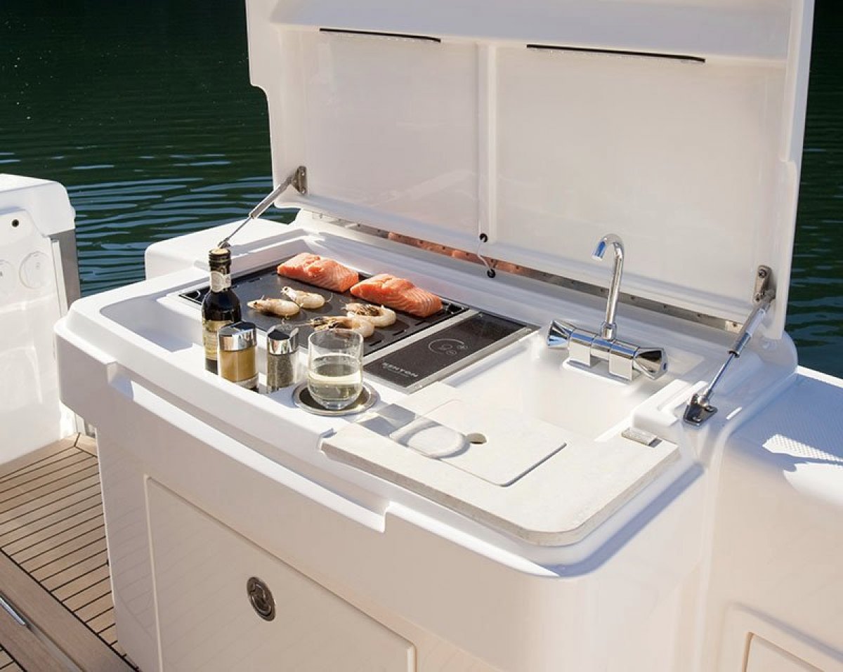 2020 Riviera 45 Open Flybridge | Boat Research | BoatsOnline