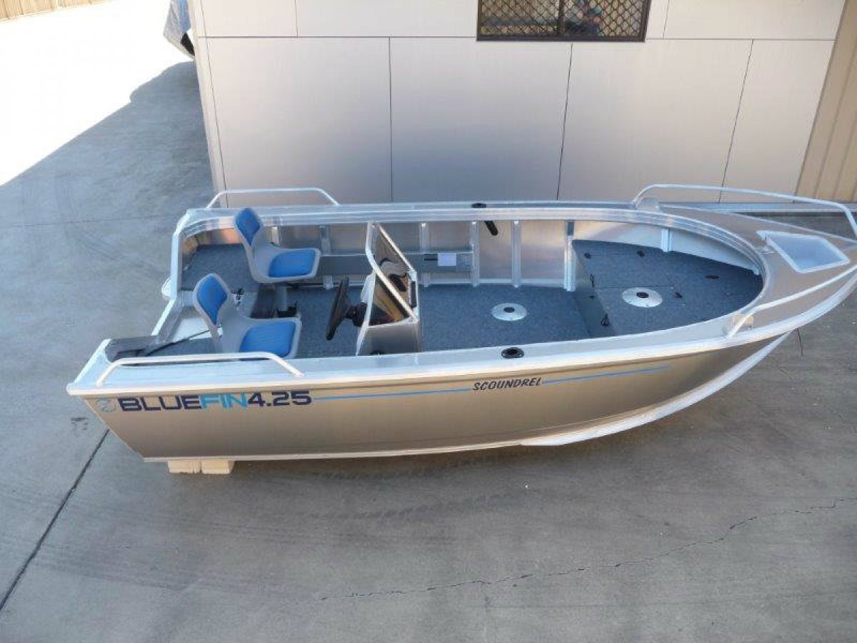 2015 Bluefin 4.25 Scoundrel | Boat Research | Yachthub