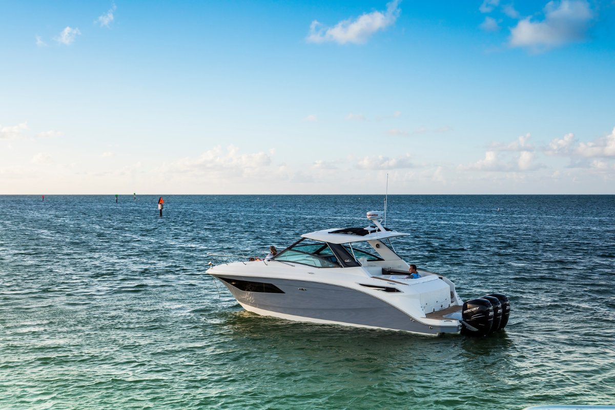 2020 Sea Ray 320 Sundancer Ob | Boat Research | BoatsOnline