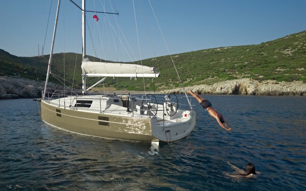 2020 Azuree 33 | Boat Research | Boats Online