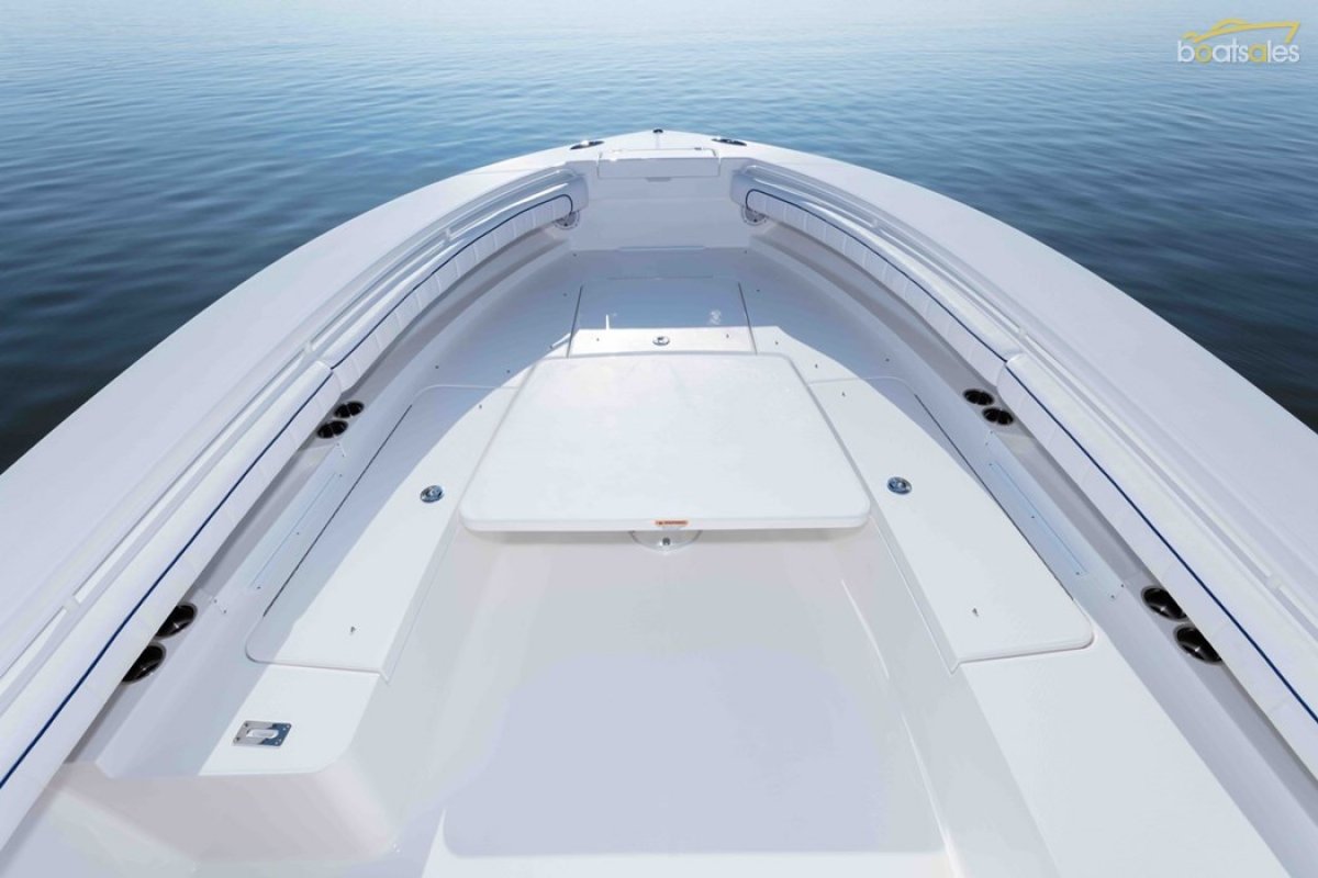 2020 Regulator 34ss | Boat Research | Boats Online