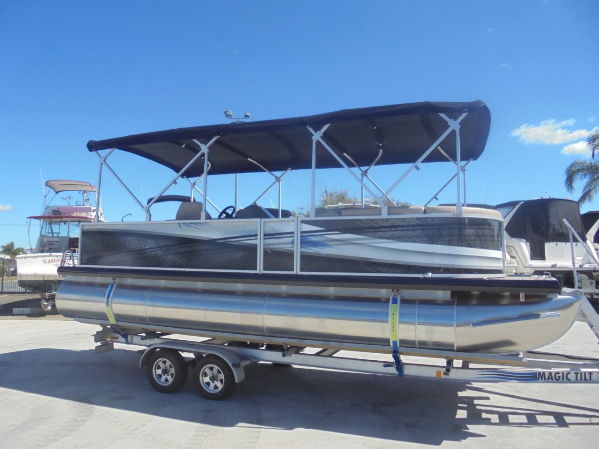 2019 Runaway Bay Pontoon Boats 22 Twin Hull | Boat Research | BoatsOnline