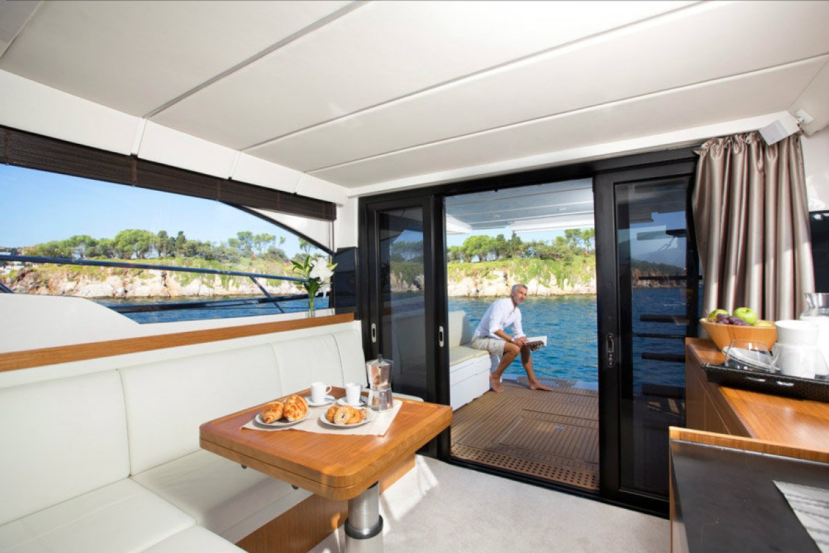 2021 Bavaria Virtess Flybridge 420 | Boat Research | BoatsOnline