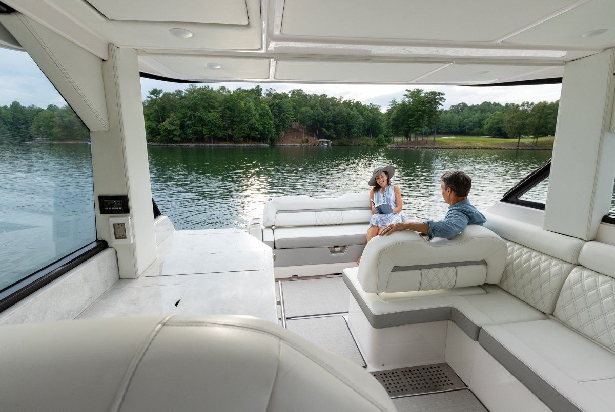 2021 Regal 36 Grande Coupe | Boat Research | Yachthub