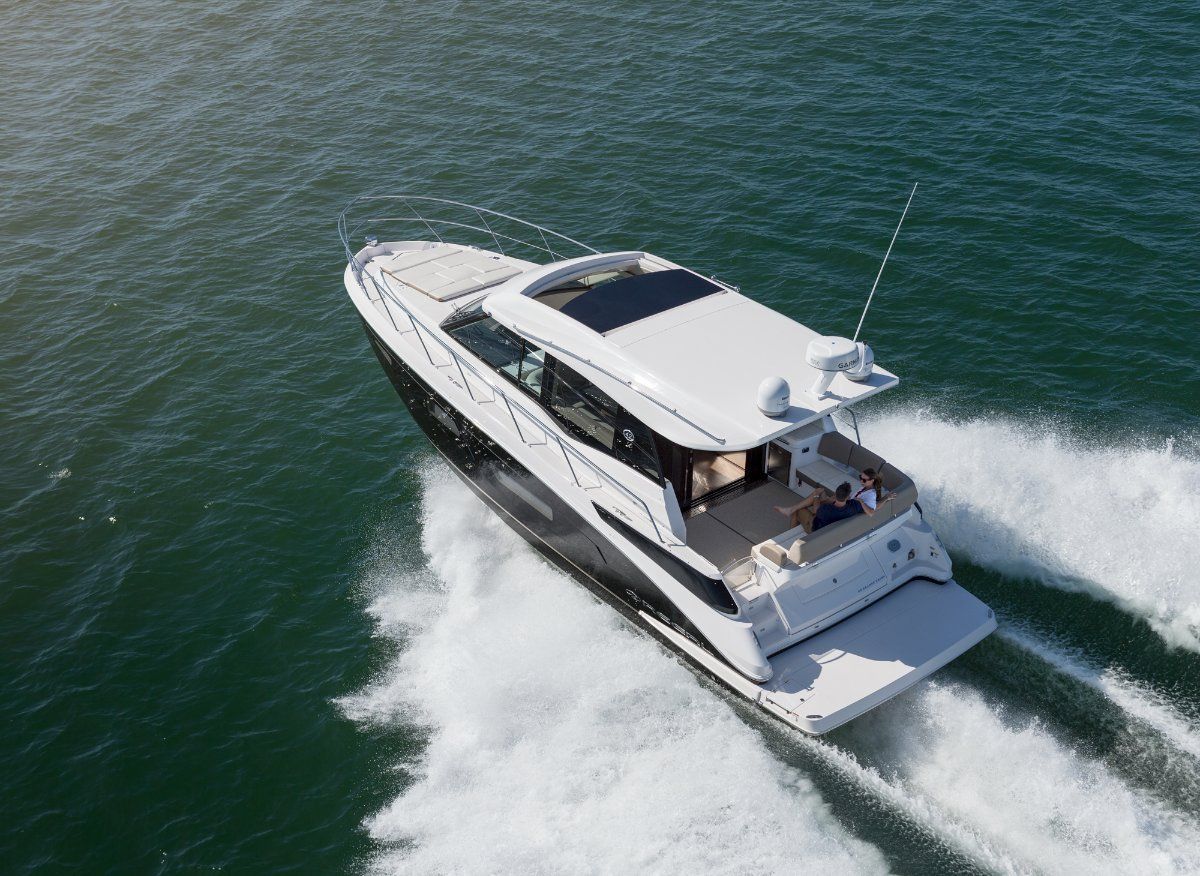 2021 Regal 42 Grande Coupe | Boat Research | Yachthub