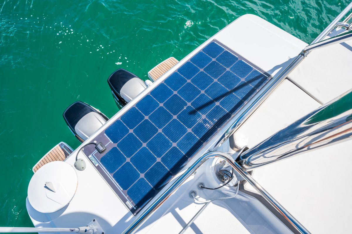 2021 Beneteau Antares 11 Flybridge | Boat Research | BoatsOnline