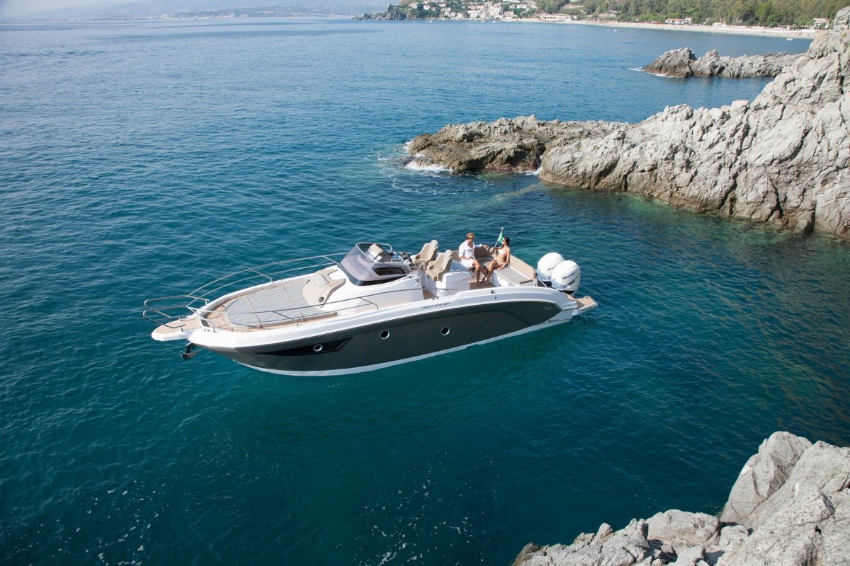 2021 Ranieri Next 370 Sh | Boat Research | Boats Online