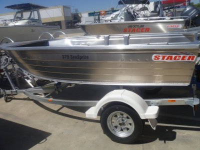 2015 Stacer 379 Seasprite | Boat Research | Boats Online