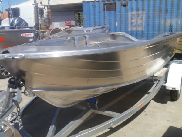 2015 Stacer 379 Seasprite | Boat Research | BoatsOnline