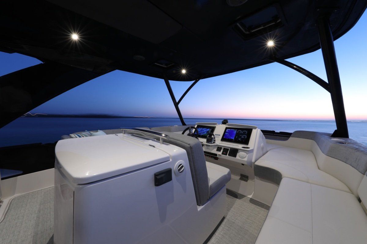 2021 Tiara 53 Flybridge | Boat Research | Yachthub