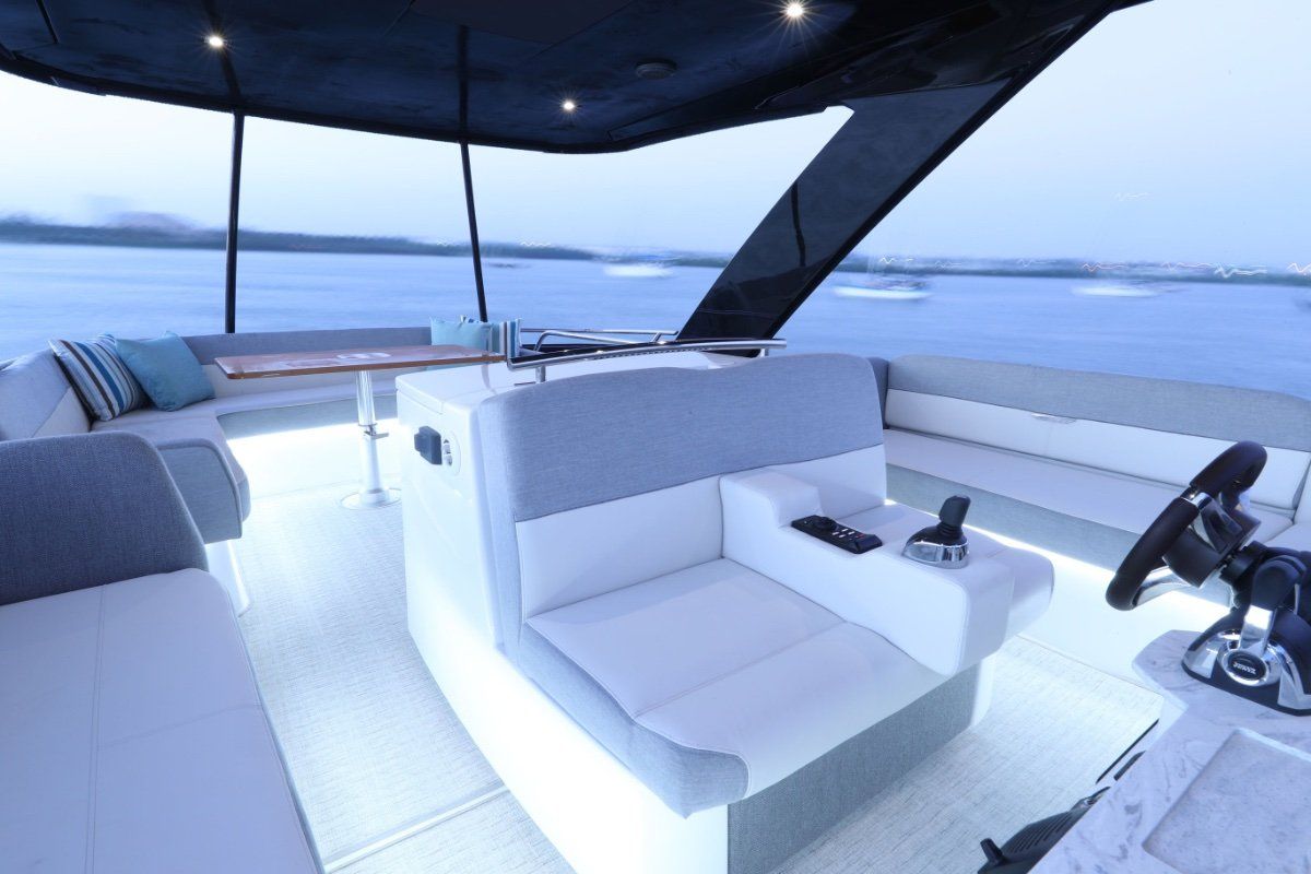 2021 Tiara 53 Flybridge | Boat Research | Yachthub