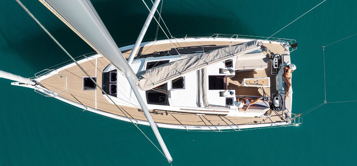 2021 Dufour 390 | Boat Research | Yachthub