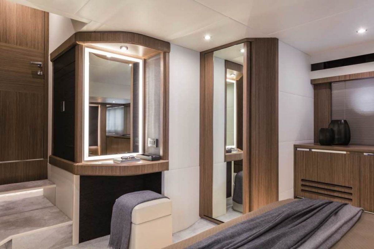 2021 Absolute 52 Fly | Boat Research | Yachthub