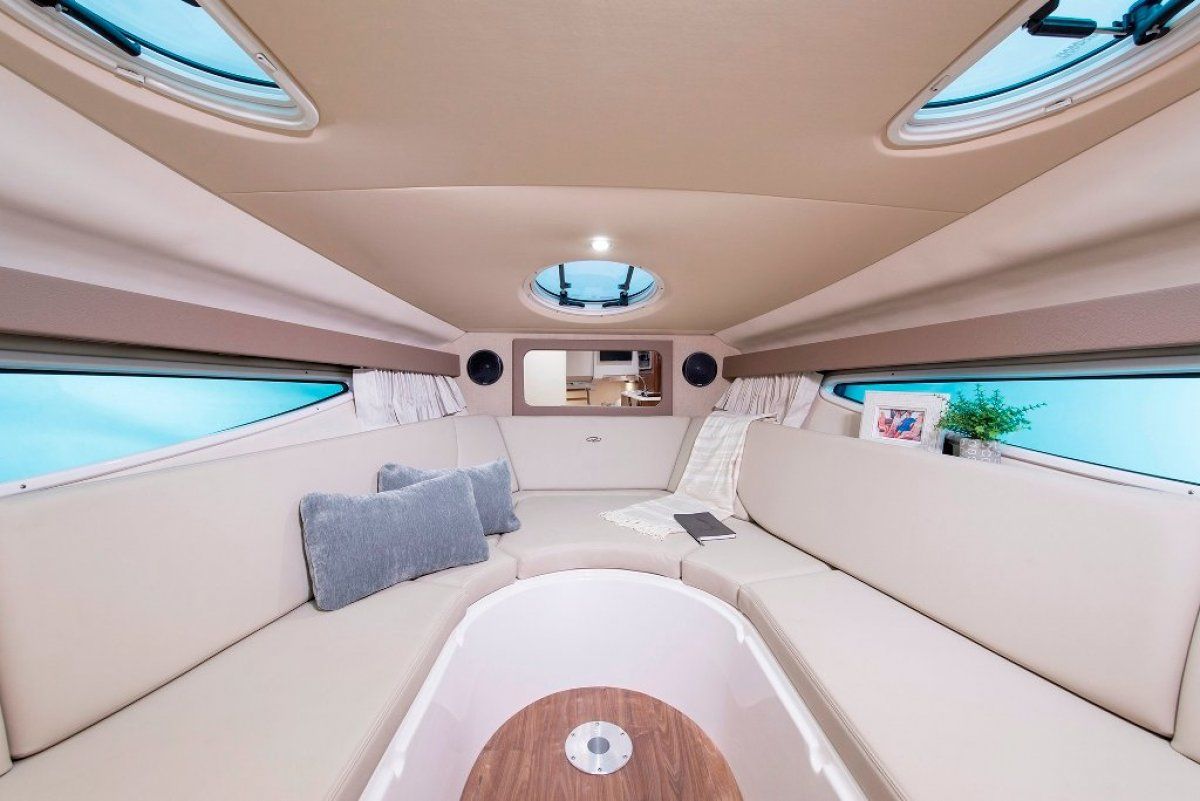 2021 Regal 28 Express | Boat Research | Yachthub