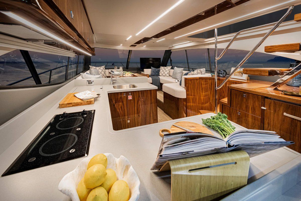 2021 Riviera 50 Sports Motor Yacht | Boat Research | Yachthub