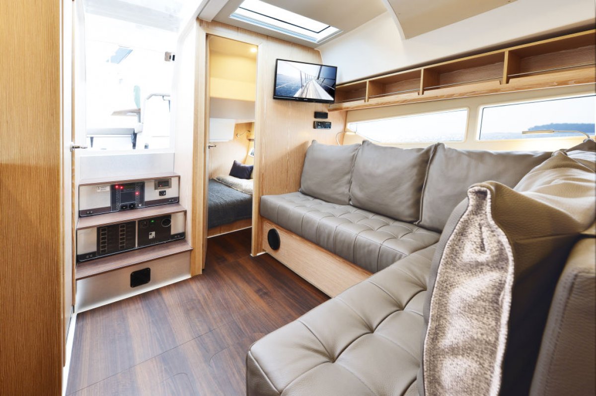 2015 Sealine S330 | Boat Research | Yachthub