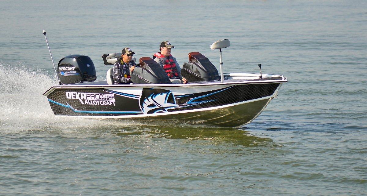 2021 Bluefin 5.30 Bass Pro | Boat Research | BoatsOnline
