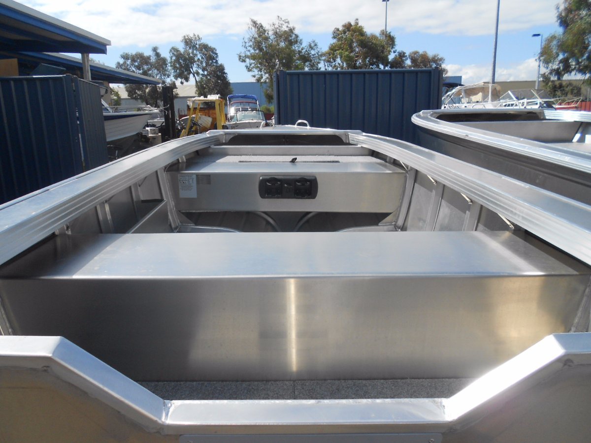 2015 Quintrex 400 Hornet | Boat Research | Yachthub