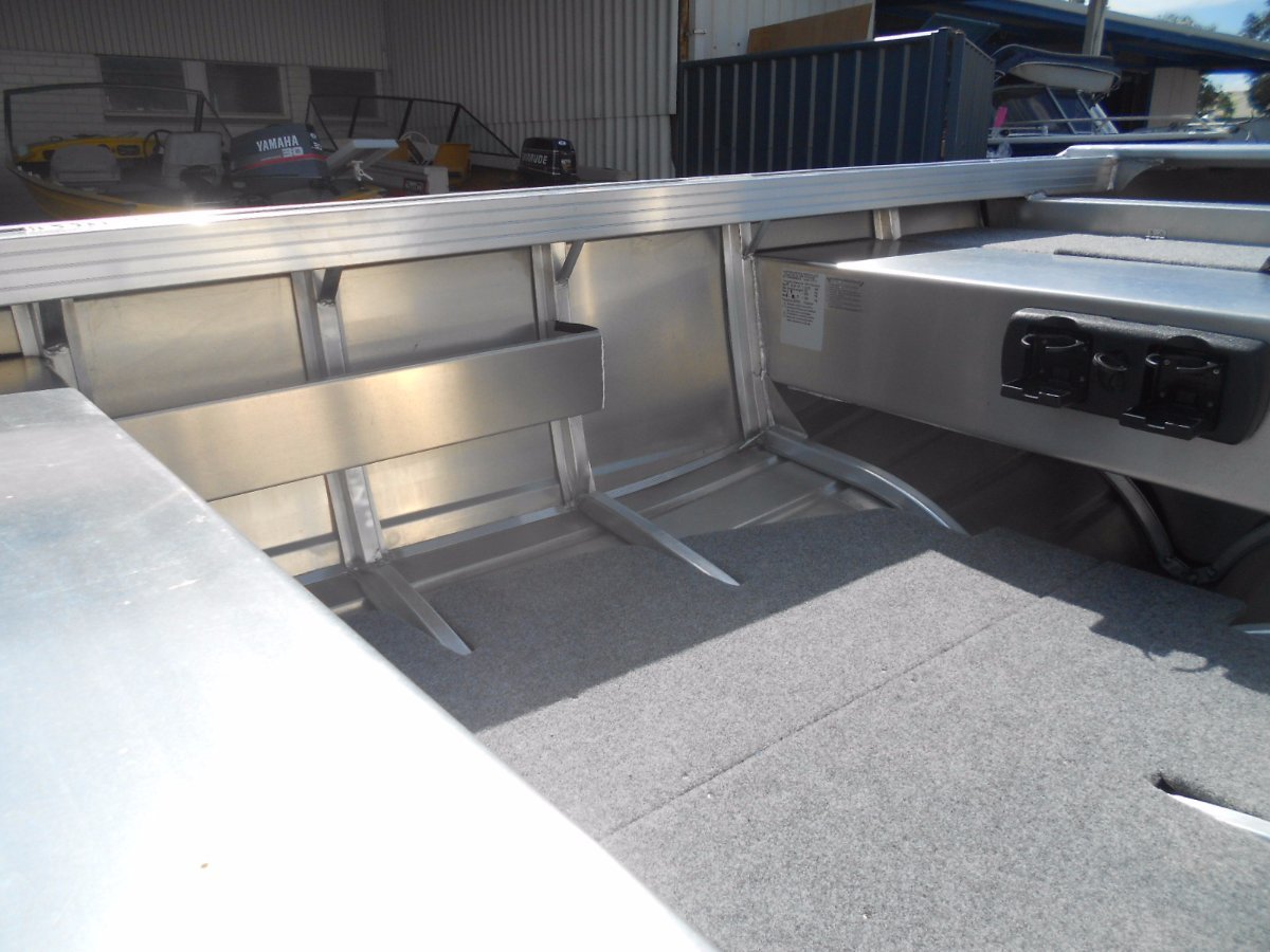 2015 Quintrex 400 Hornet | Boat Research | Boats Online