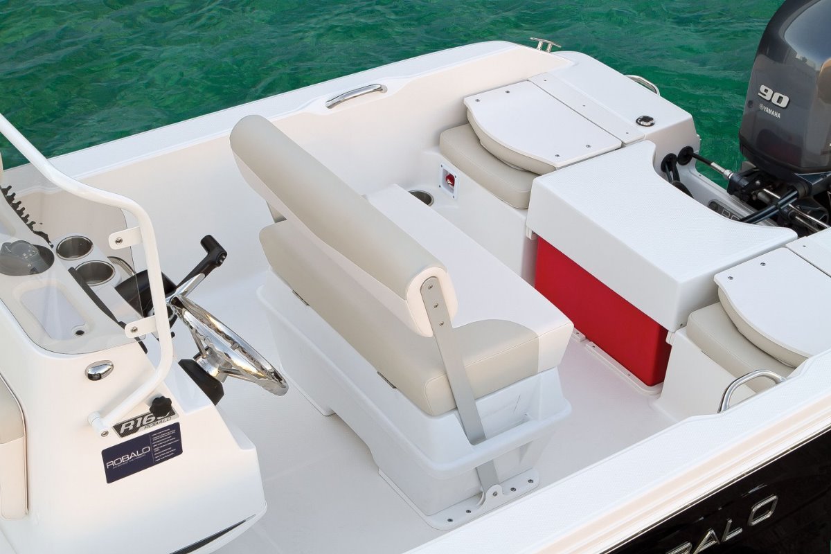 2022 Robalo R160 | Boat Research | Boats Online