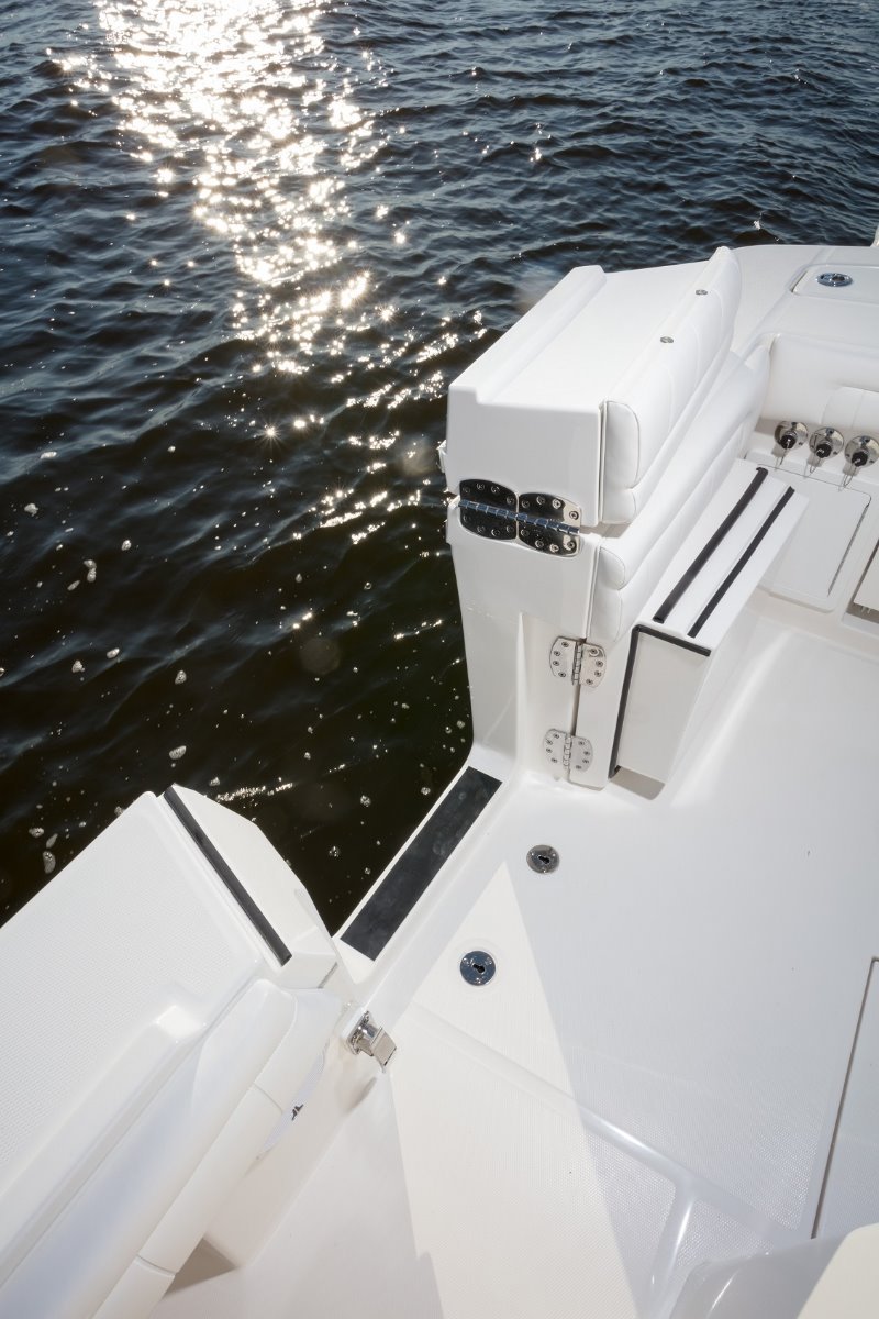 2021 Regulator 34 | Boat Research | Yachthub