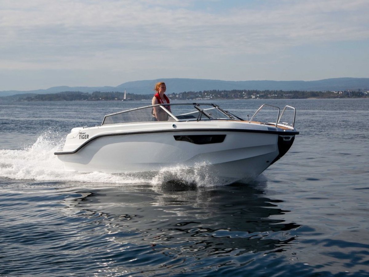 2021 Silver Boats Tiger Dcz | Boat Research | Boats Online